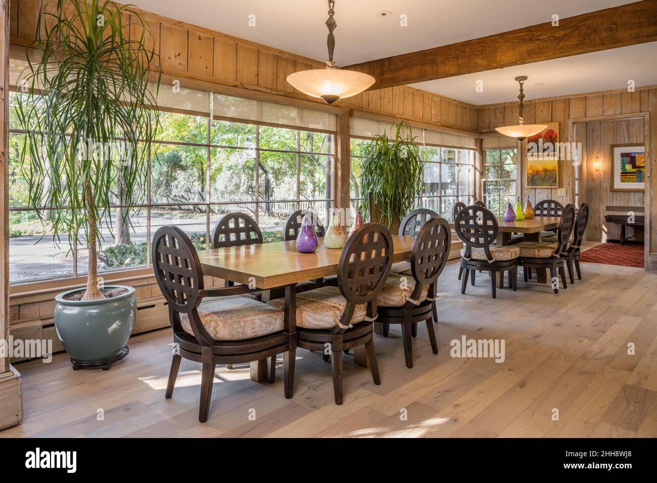 Community dining room hi-res stock photography and images - Alamy