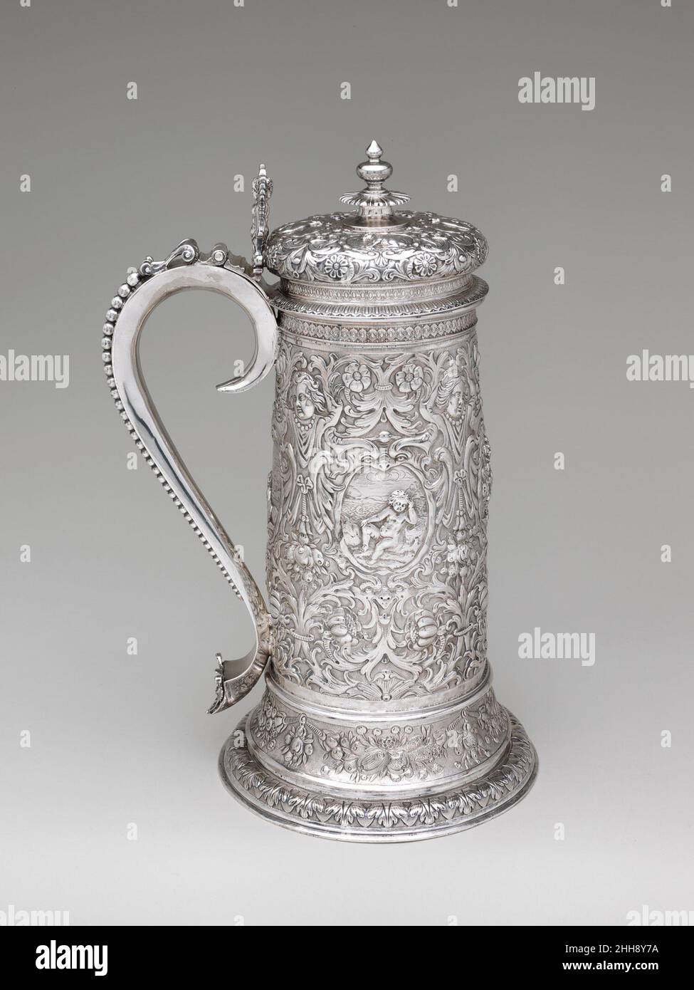 Flagons hi-res stock photography and images - Alamy