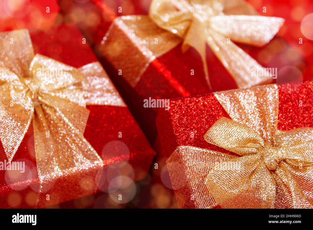 Red gift bows beautiful hi-res stock photography and images - Alamy