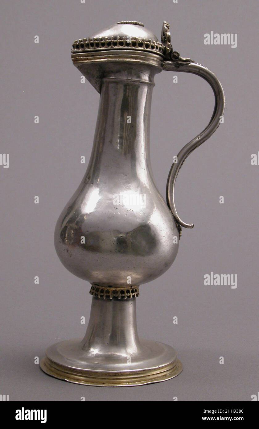 Flagons hi-res stock photography and images - Alamy