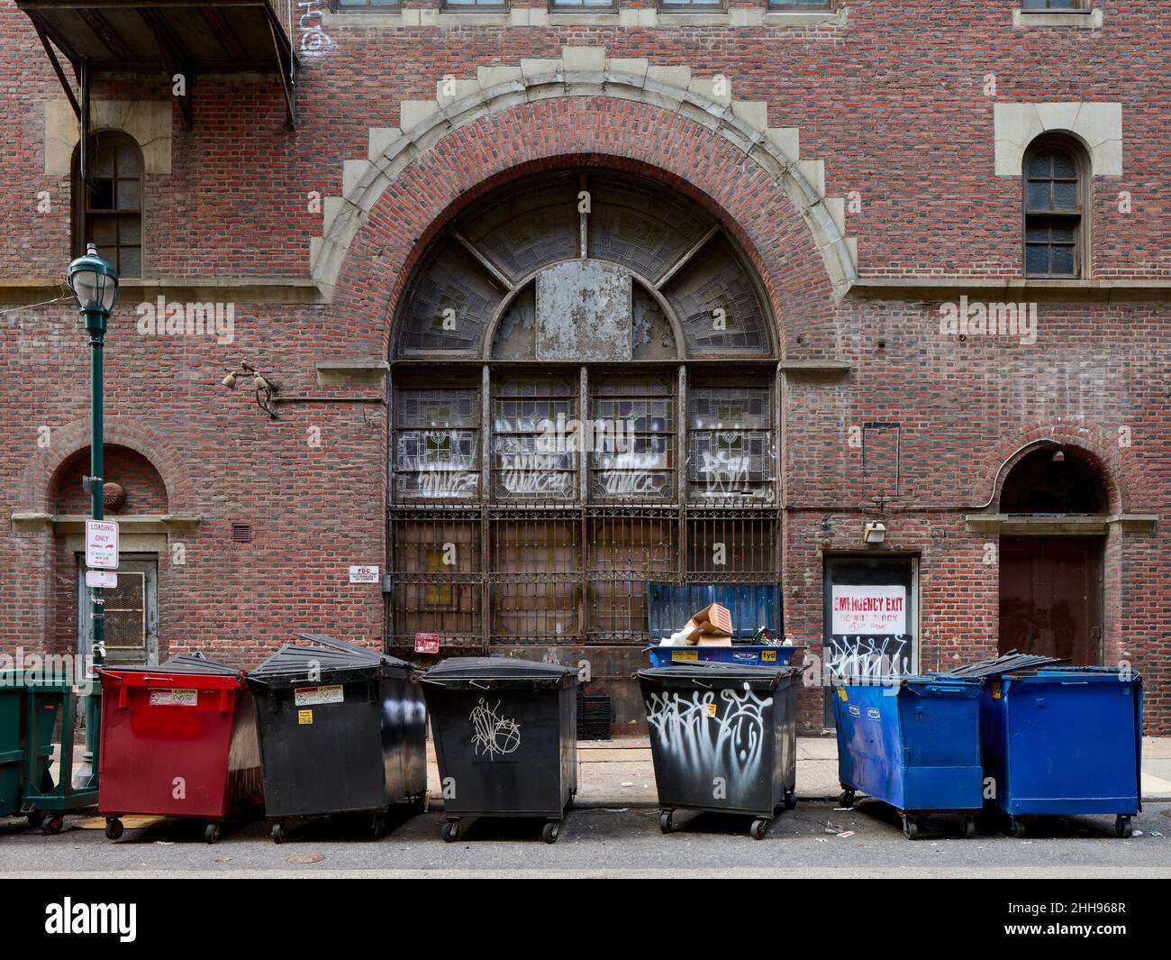 Alleyway in downtown Philadelphia Stock Photo - Alamy