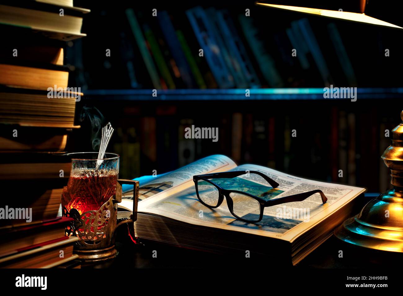 Reading a book under a lamp hi-res stock photography and images - Alamy