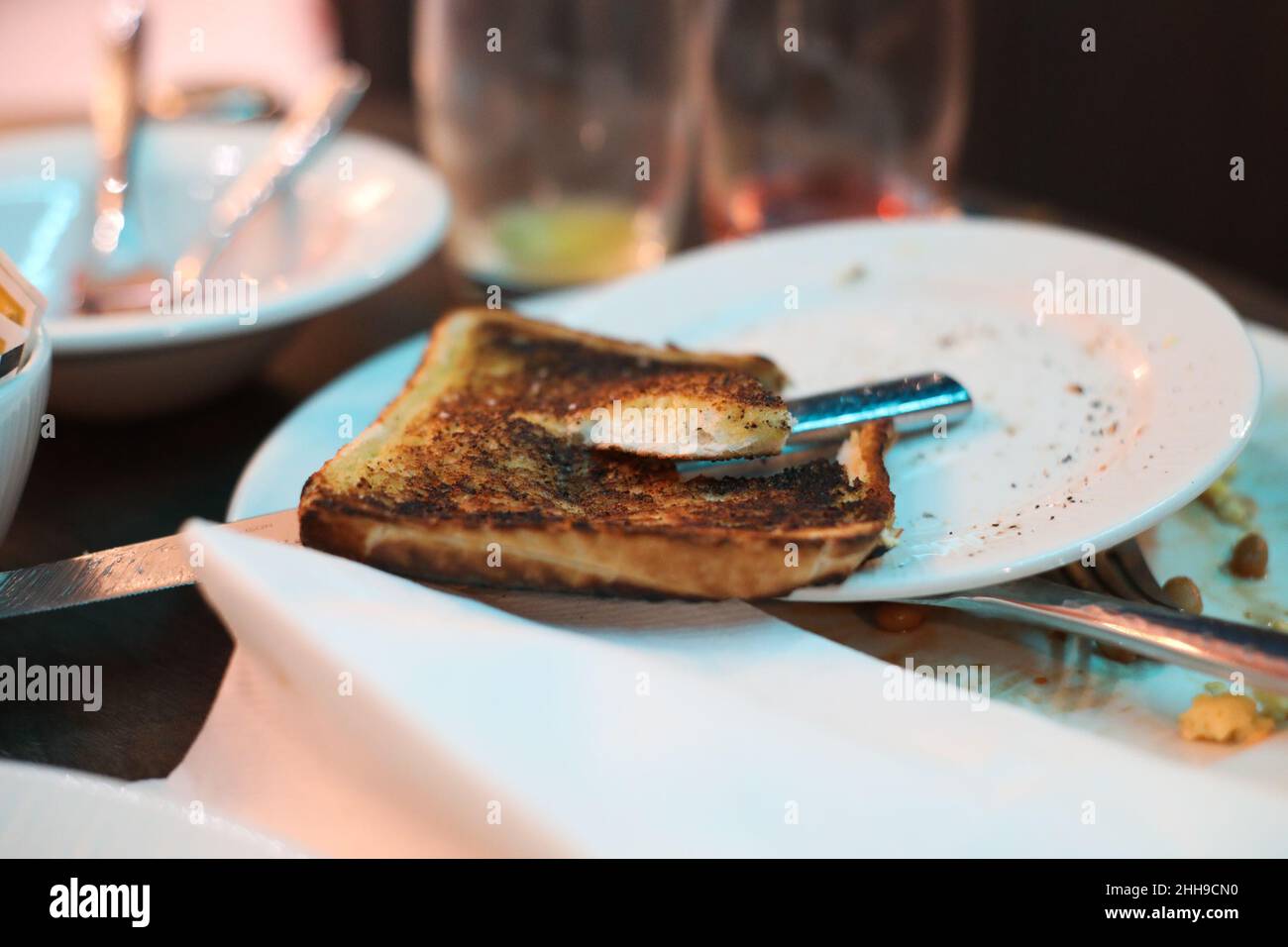 English breakfast on white plates hi-res stock photography and images ...