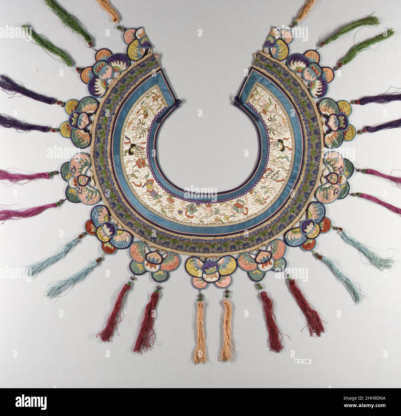 Chinese collar hi-res stock photography and images - Alamy