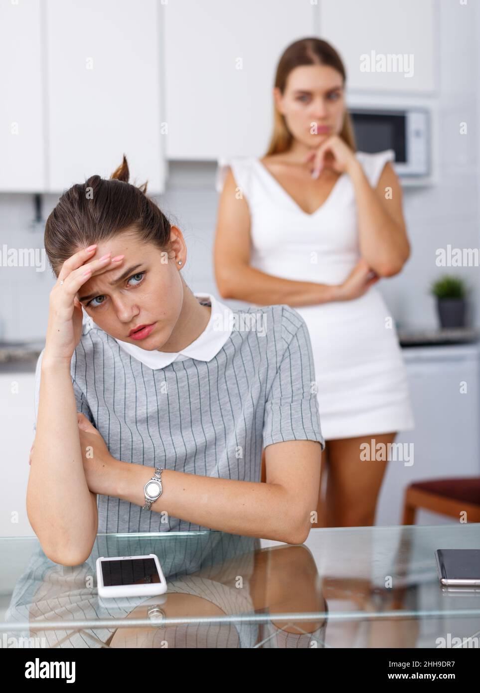 Quarrel female friends hi-res stock photography and images - Alamy