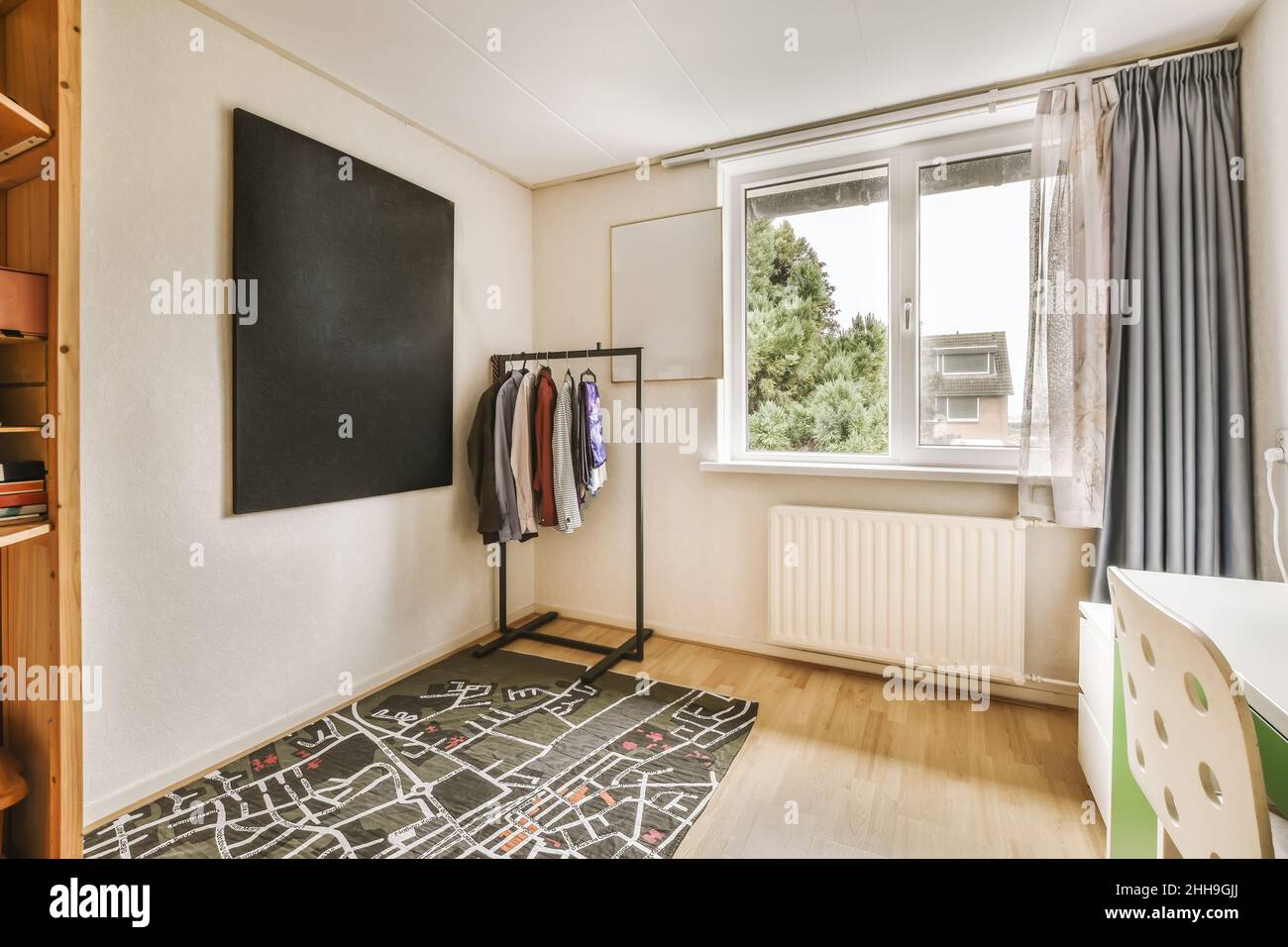 Interior of a spacious room without furniture Stock Photo - Alamy