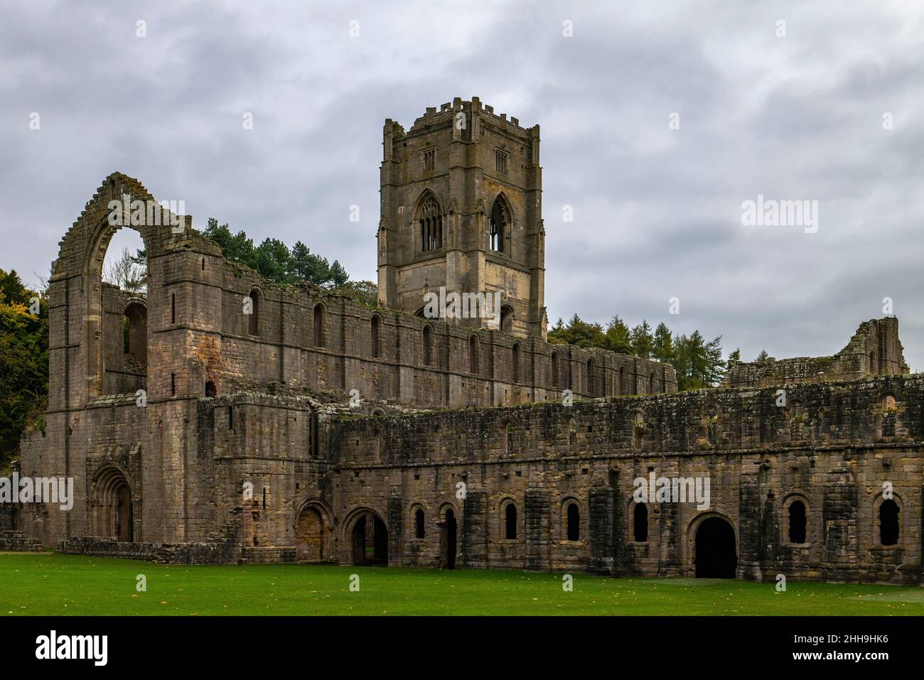 FOUNTAINS ABBEY [CISTERCIAN] (1132-1539) RIPON ENGLAND UNITED KINGDOM ...