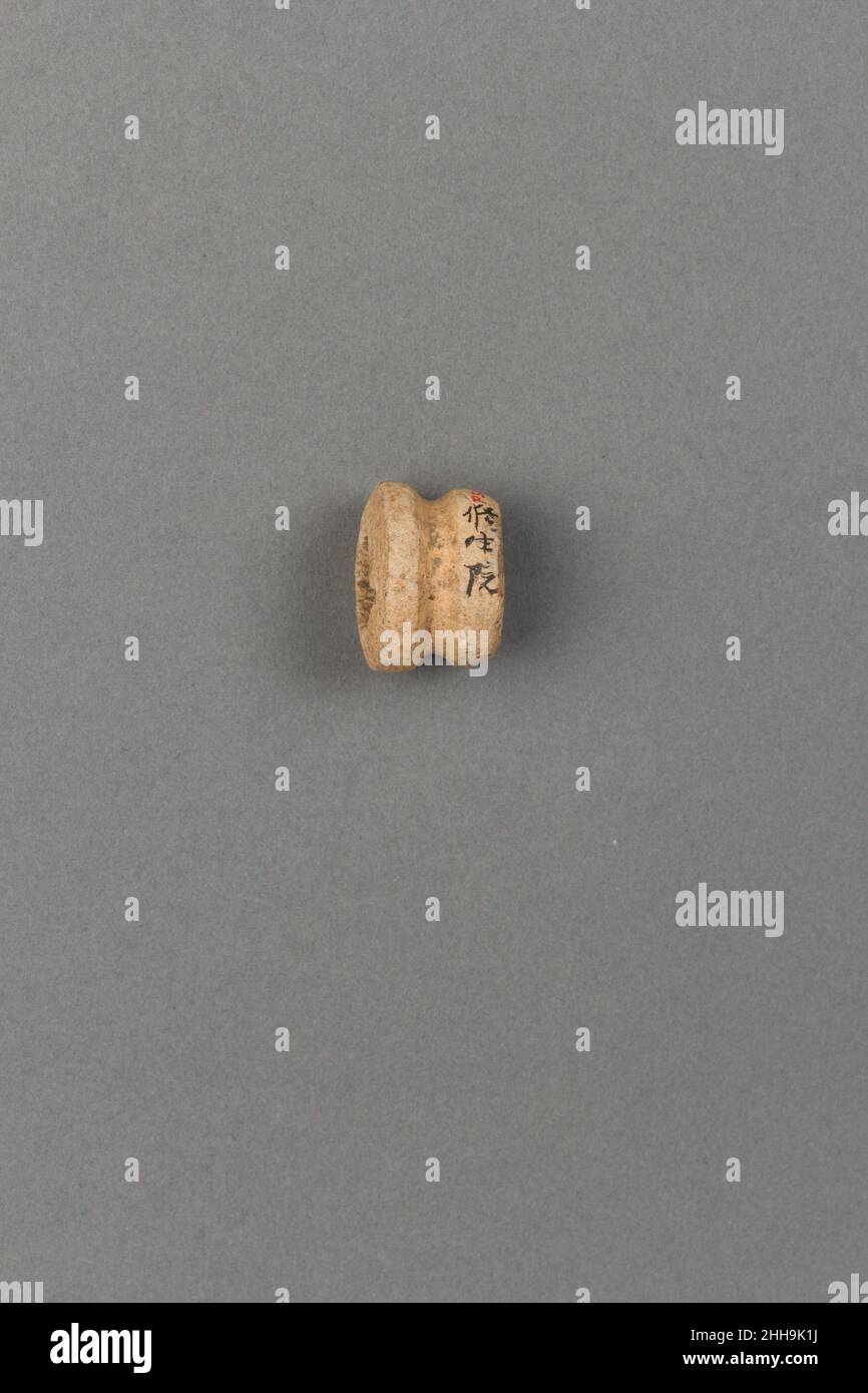 Bone needle paleolithic hi-res stock photography and images - Alamy