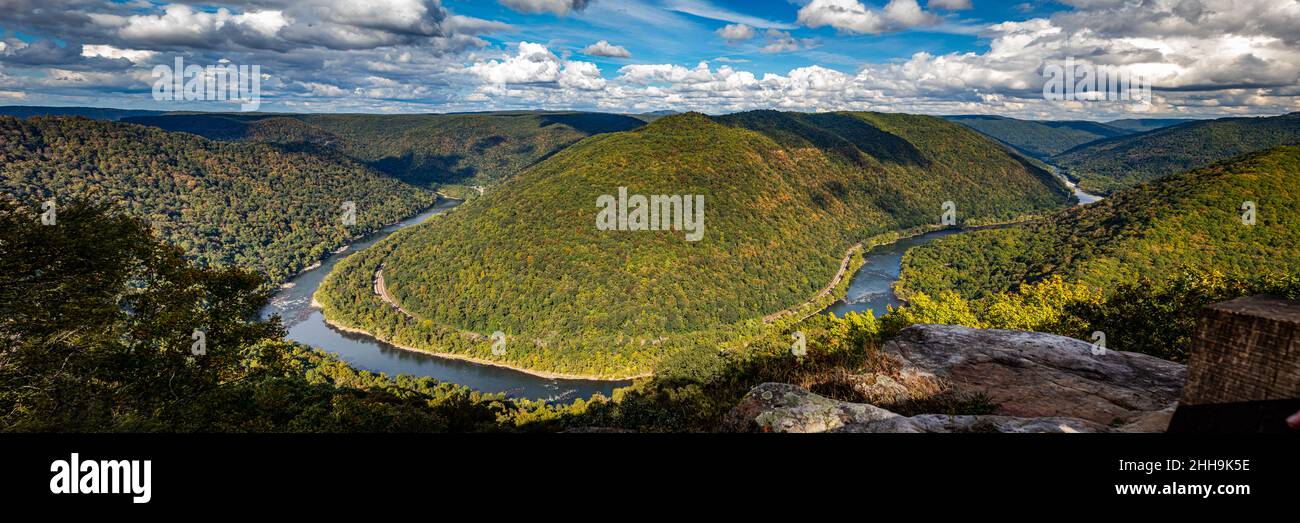 The famous Grandview Overlook of the New River at New River Gorge ...