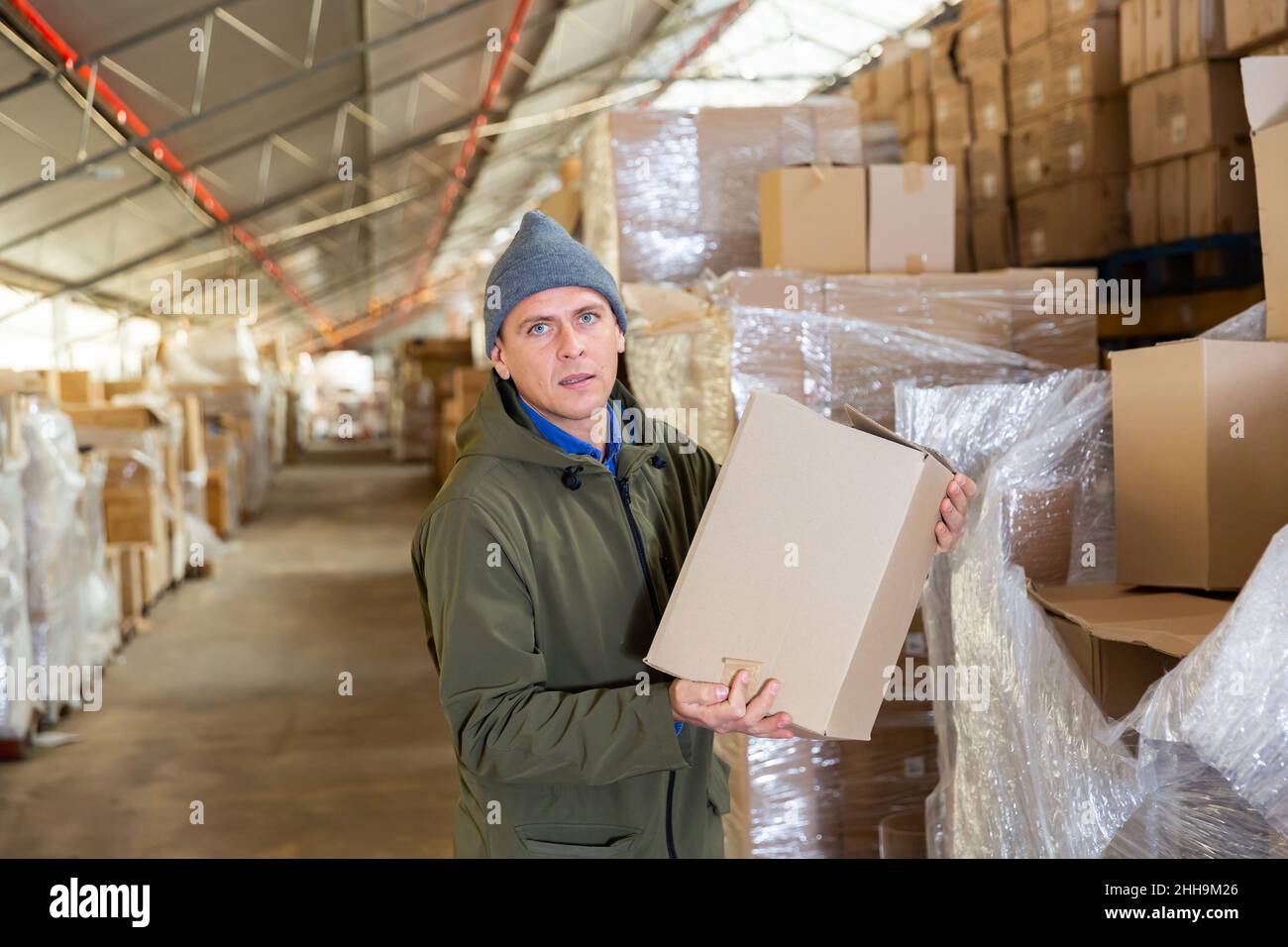Warehouse storage racks boxes goods hi-res stock photography and images ...
