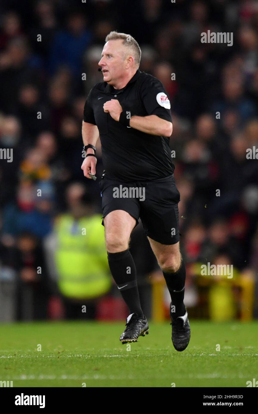 Referee jon moss hi-res stock photography and images - Alamy