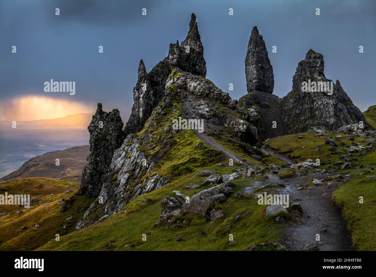 THE OLD MAN OF STORR THE STORR ISLE OF SKYE SCOTLAND UNITED KINGDOM ...
