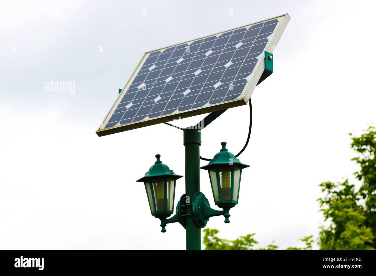 Solar panel street lights hi-res stock photography and images - Alamy