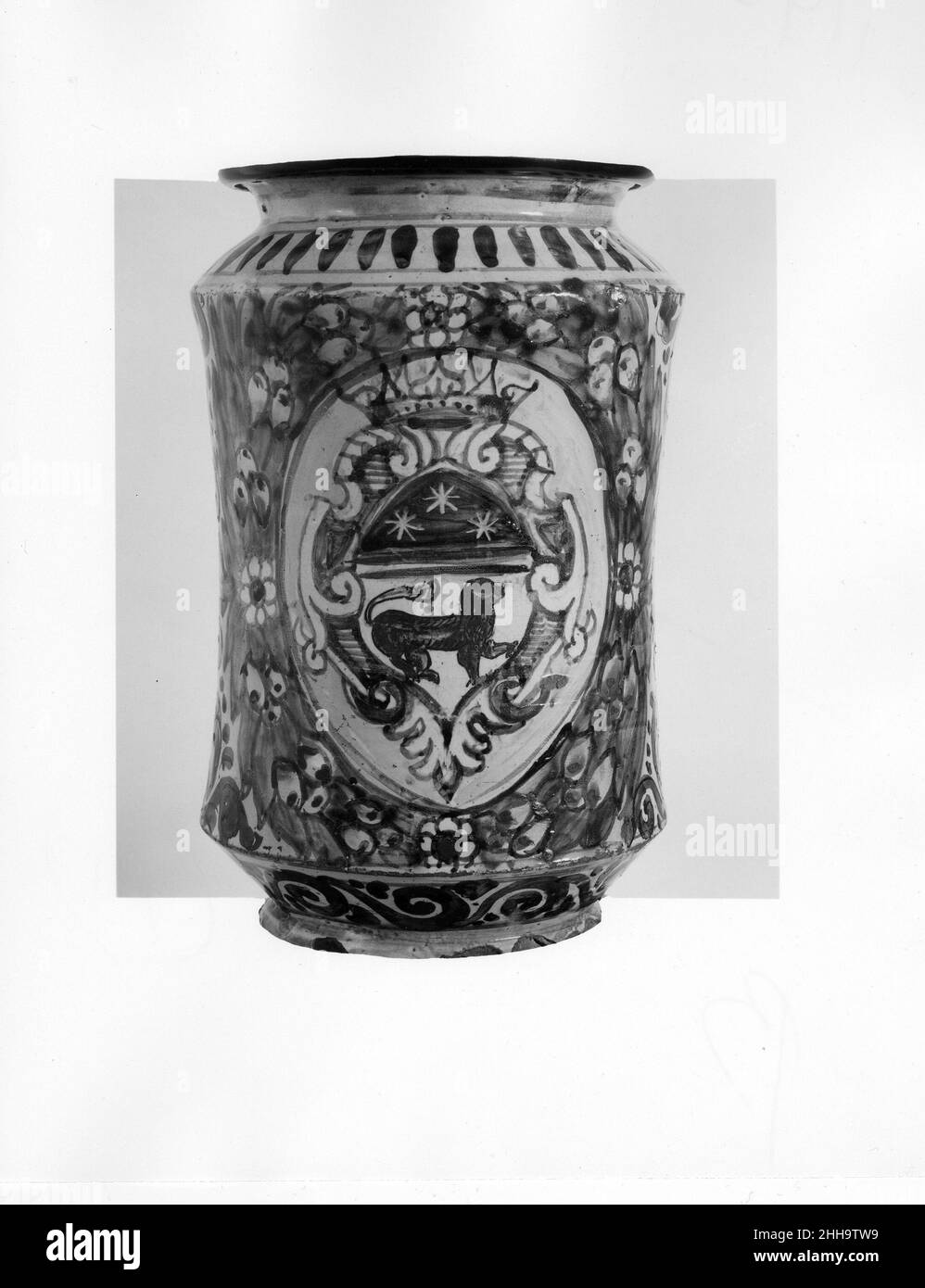 Apothecary jar (albarello) 17th century Italian. Apothecary jar ...