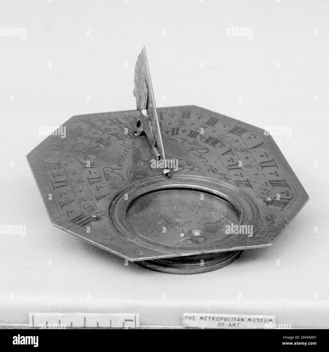 Portable horizontal sundial first half 18th century Rousselle. Portable ...