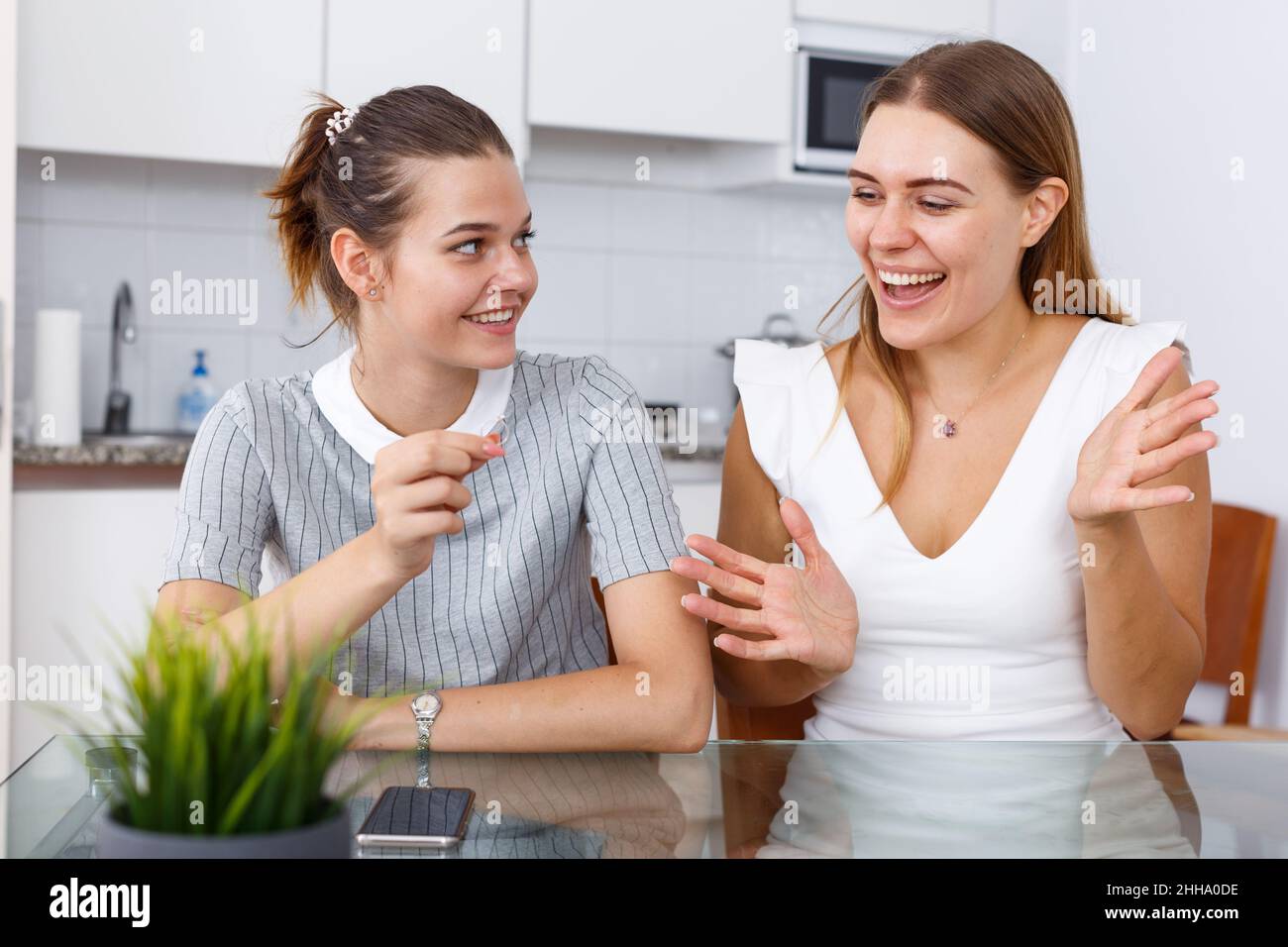 Show ring to friends hi-res stock photography and images - Alamy