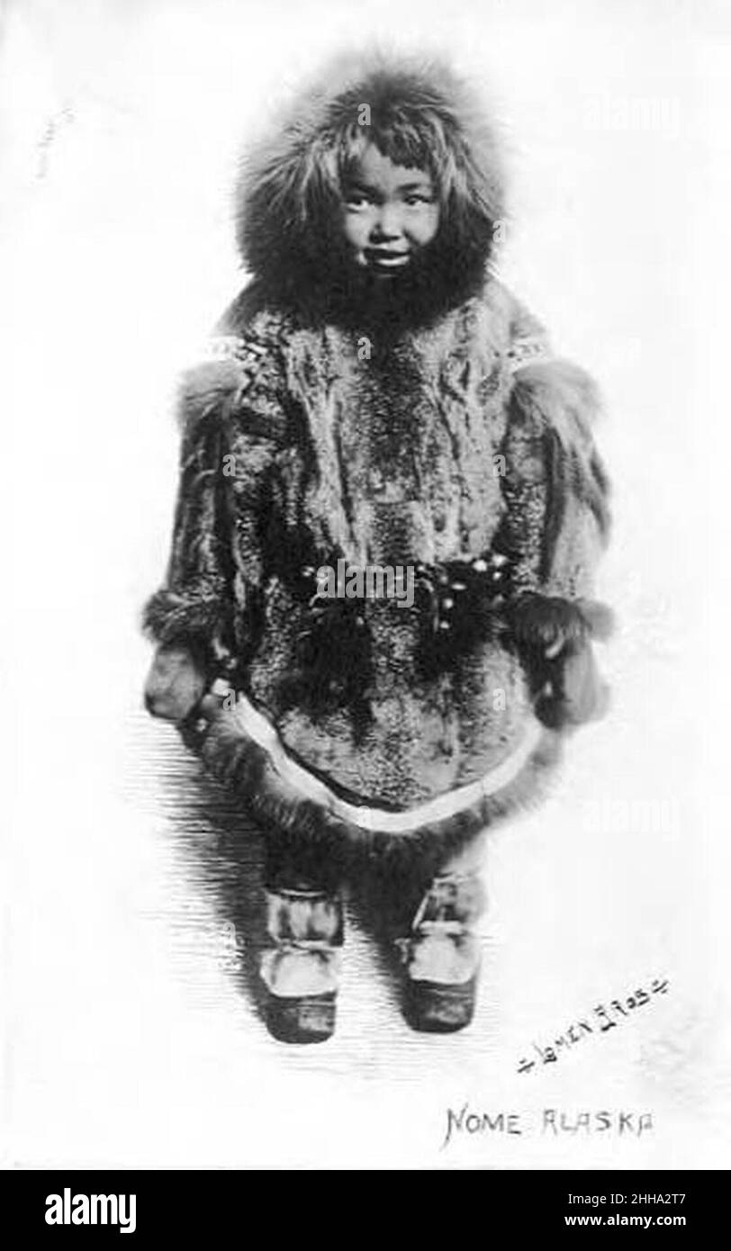Smiling eskimo child hi-res stock photography and images - Alamy