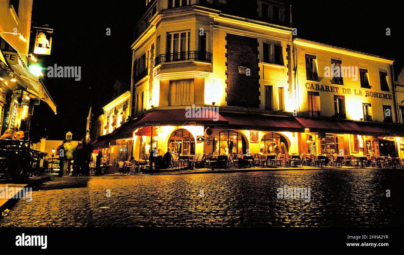Place du Tertre, Paris Stock Photo - Alamy