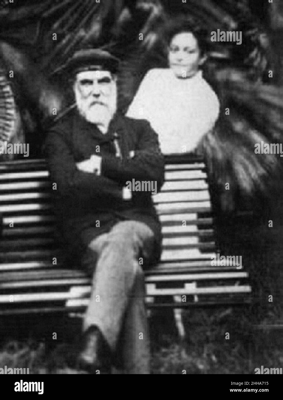 Cleghorn and his daughter Kaʻiulani at the ʻĀinahau estate, 1887 Stock ...