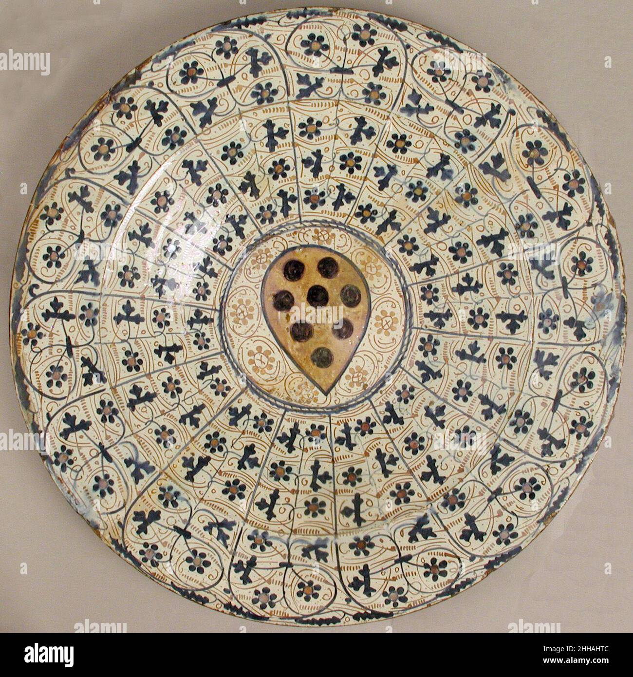 Plate 1450–1500 Spanish. Plate 468986 Stock Photo - Alamy