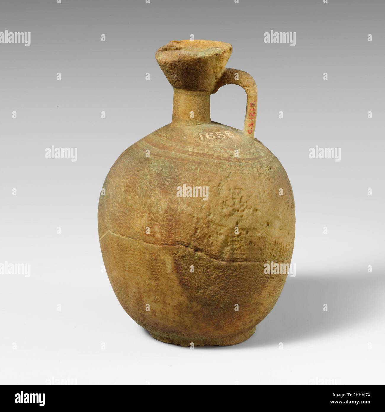 Short squat body hi-res stock photography and images - Alamy