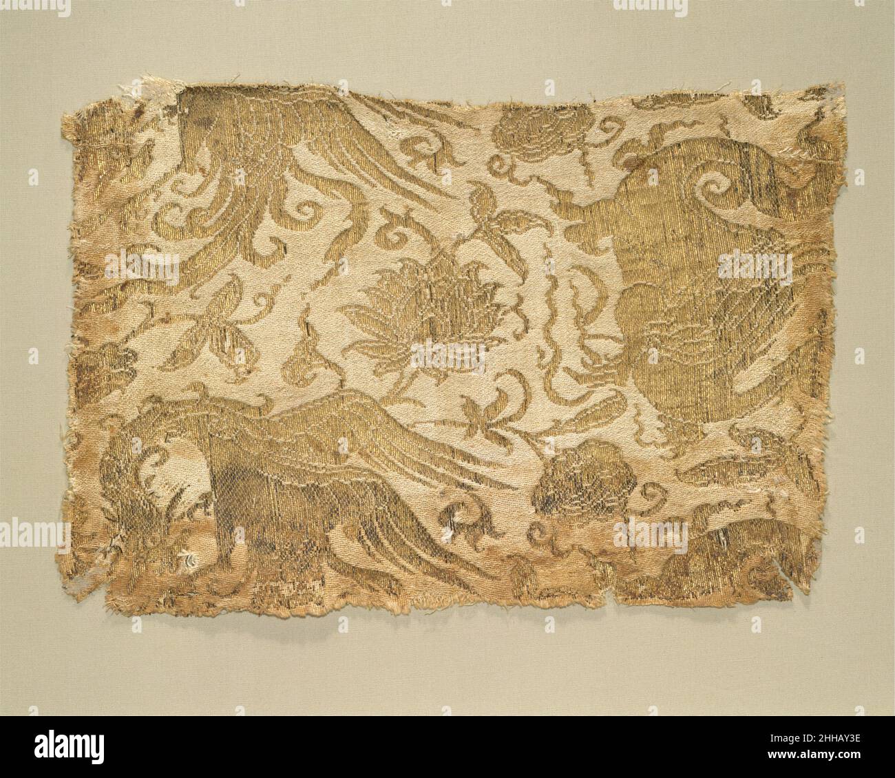 Textile with Phoenix, Winged Animal and Flowers 13th–early 14th century ...