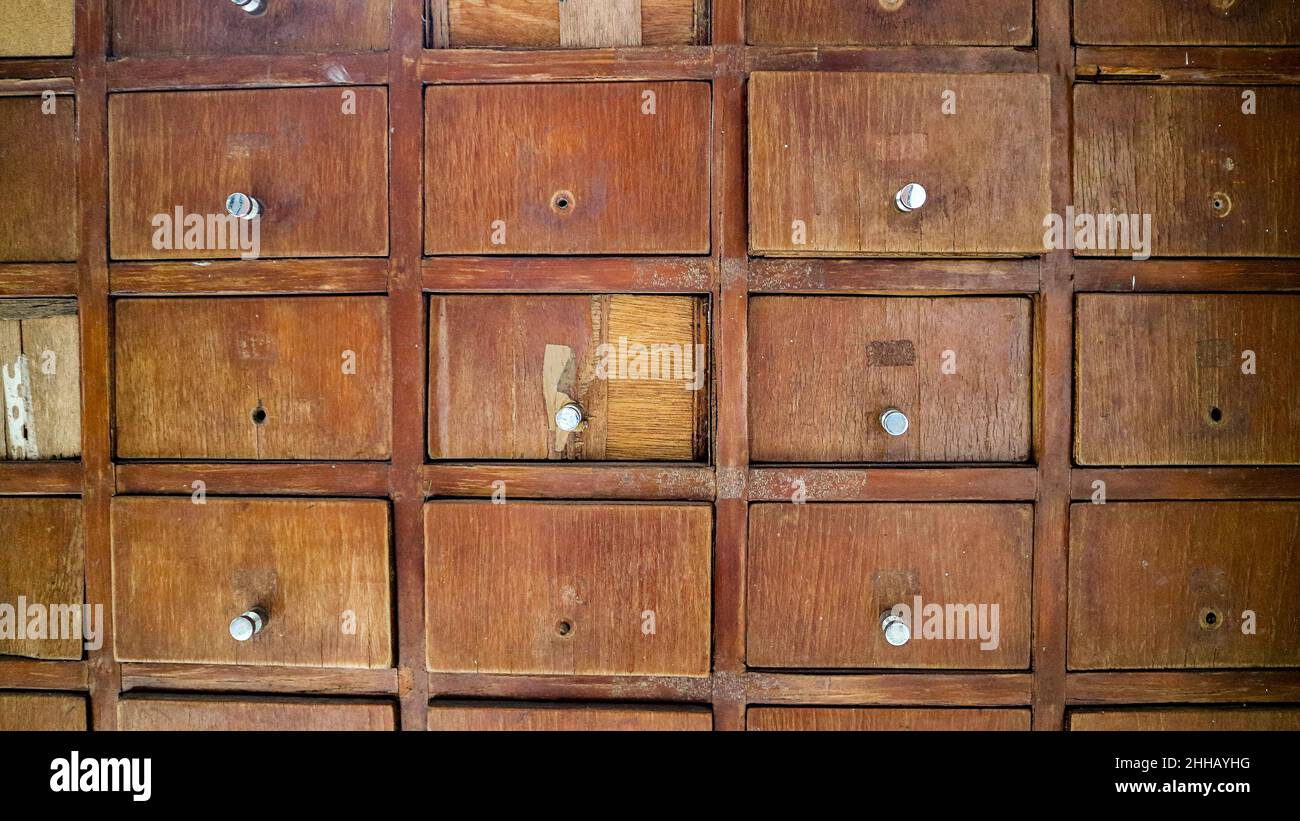 Locker cabinets hi-res stock photography and images - Alamy