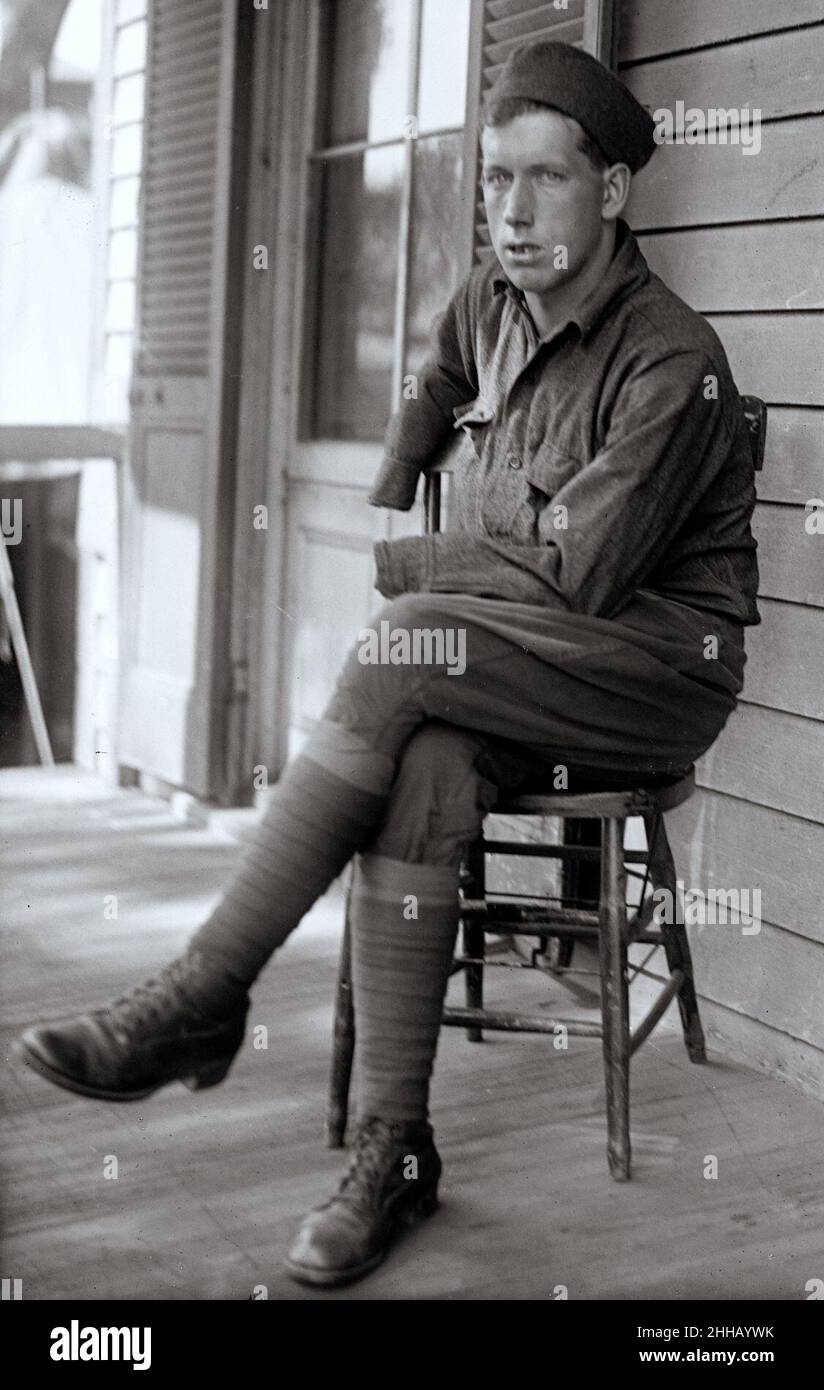 Soldier at Walter Reed missing both arms Stock Photo - Alamy