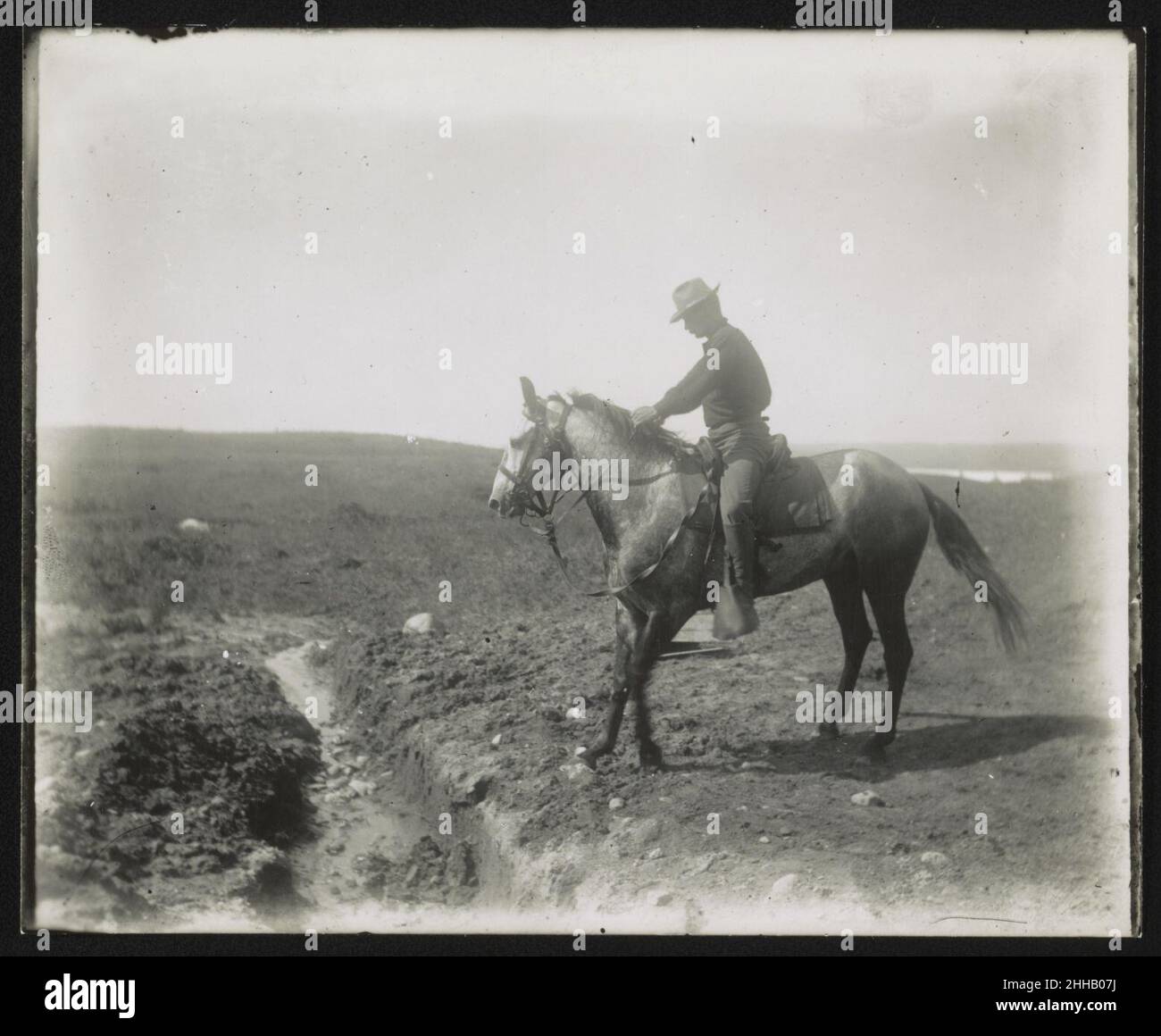 Military horseback riders hi-res stock photography and images - Alamy