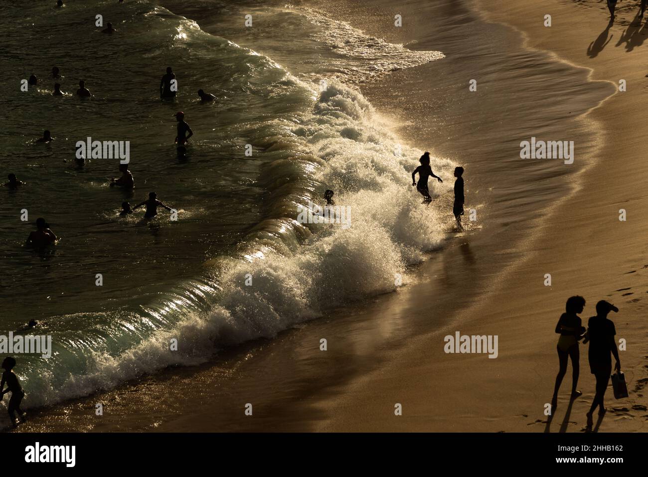 Group black women on beach hi-res stock photography and images - Alamy