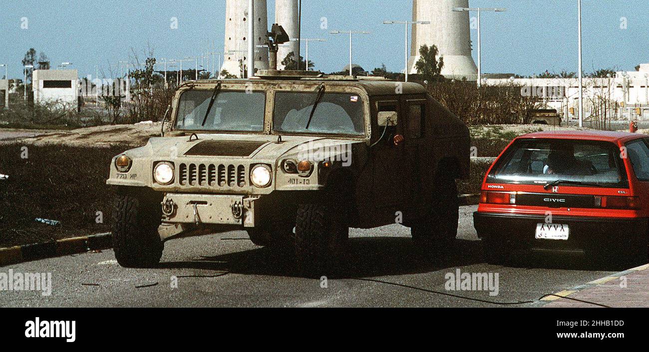 Soldiers drive an M1038 HMMWV in Kuwait Stock Photo - Alamy
