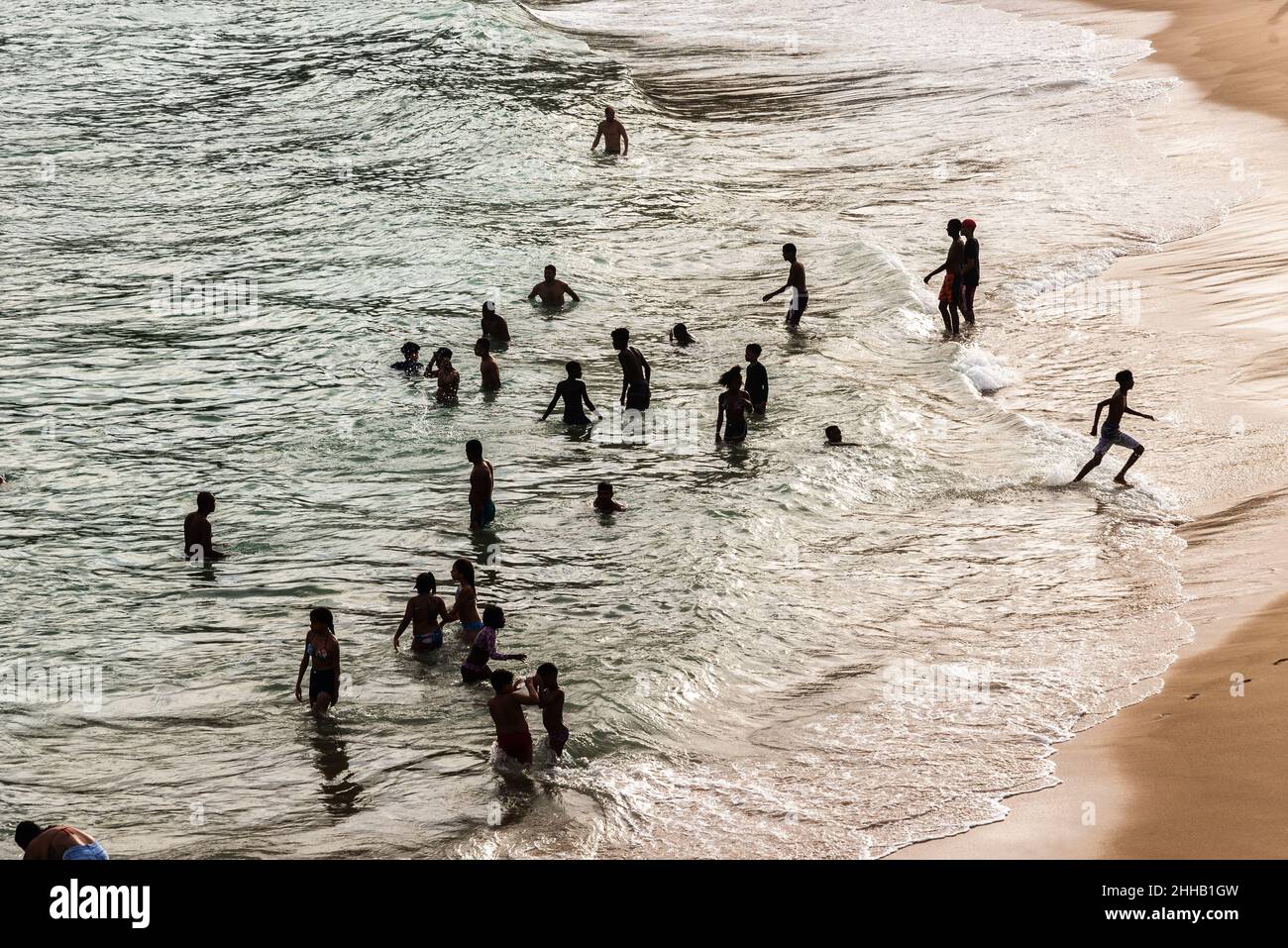 Group black women on beach hi-res stock photography and images - Alamy