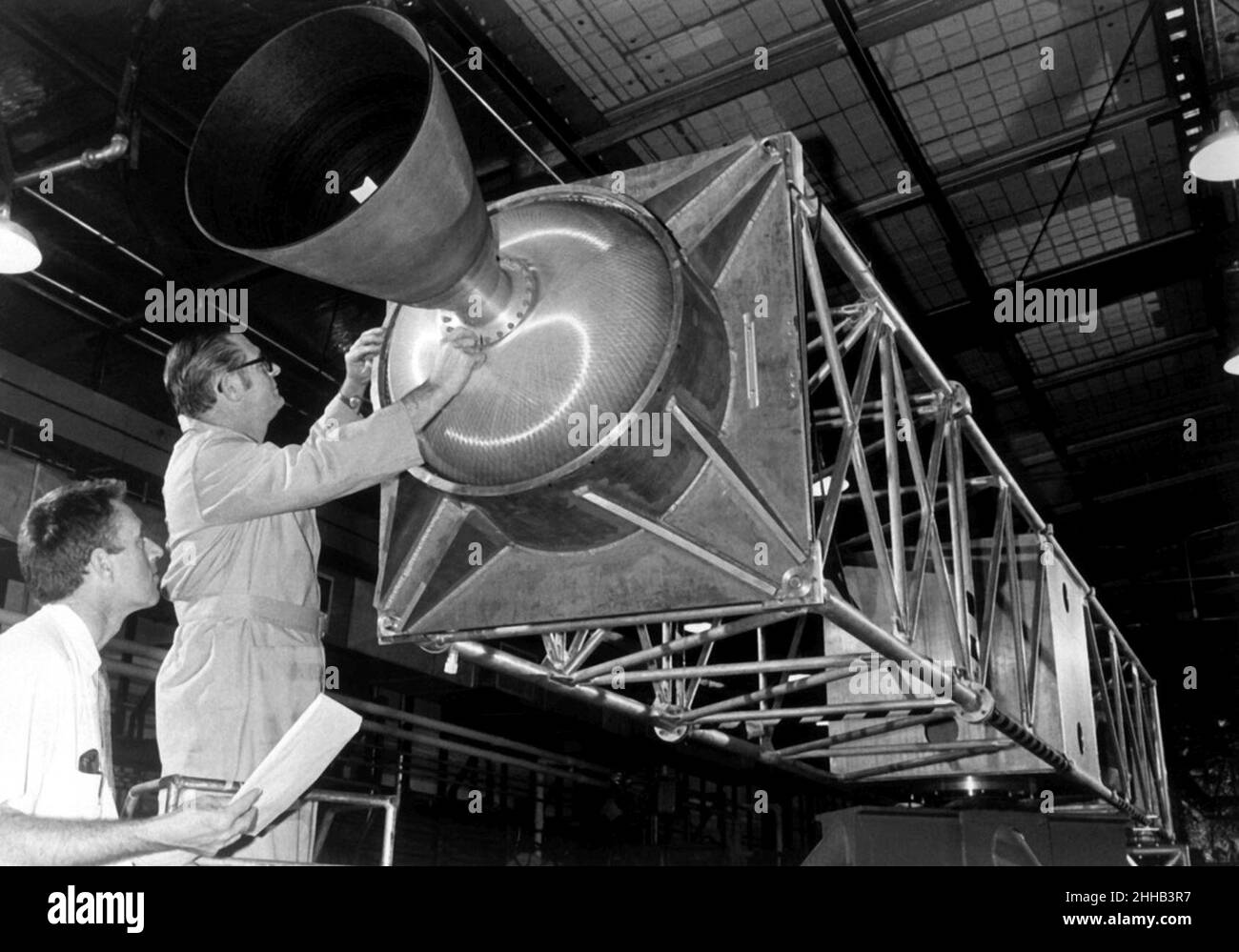 Solid-propellant apogee motor for the NATO III communications satellite ...