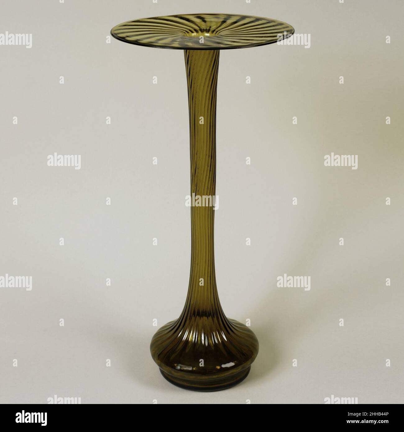 Clutha vase hi-res stock photography and images - Alamy