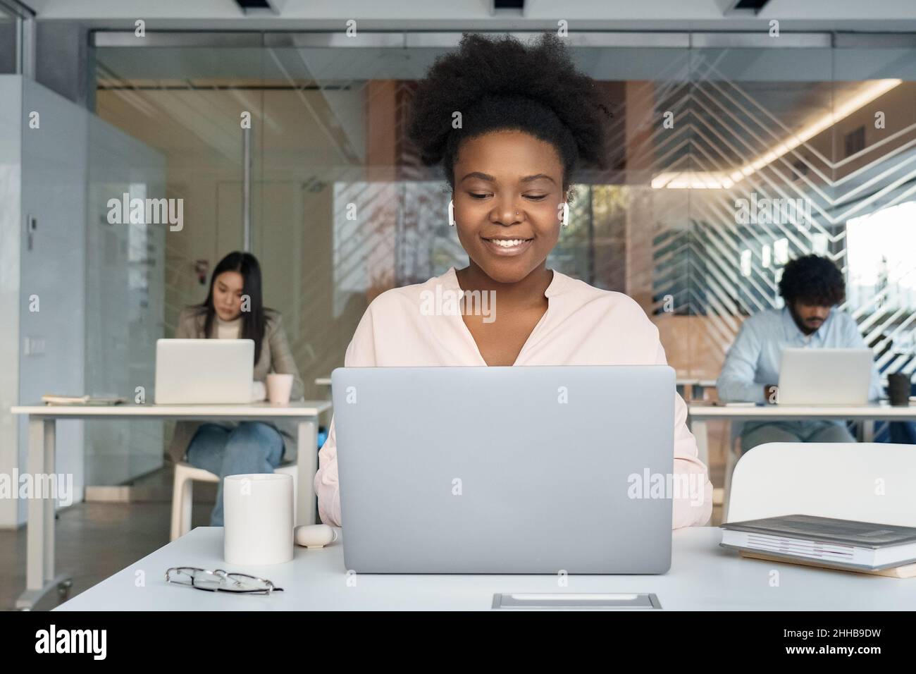 College girl computer hi-res stock photography and images - Alamy
