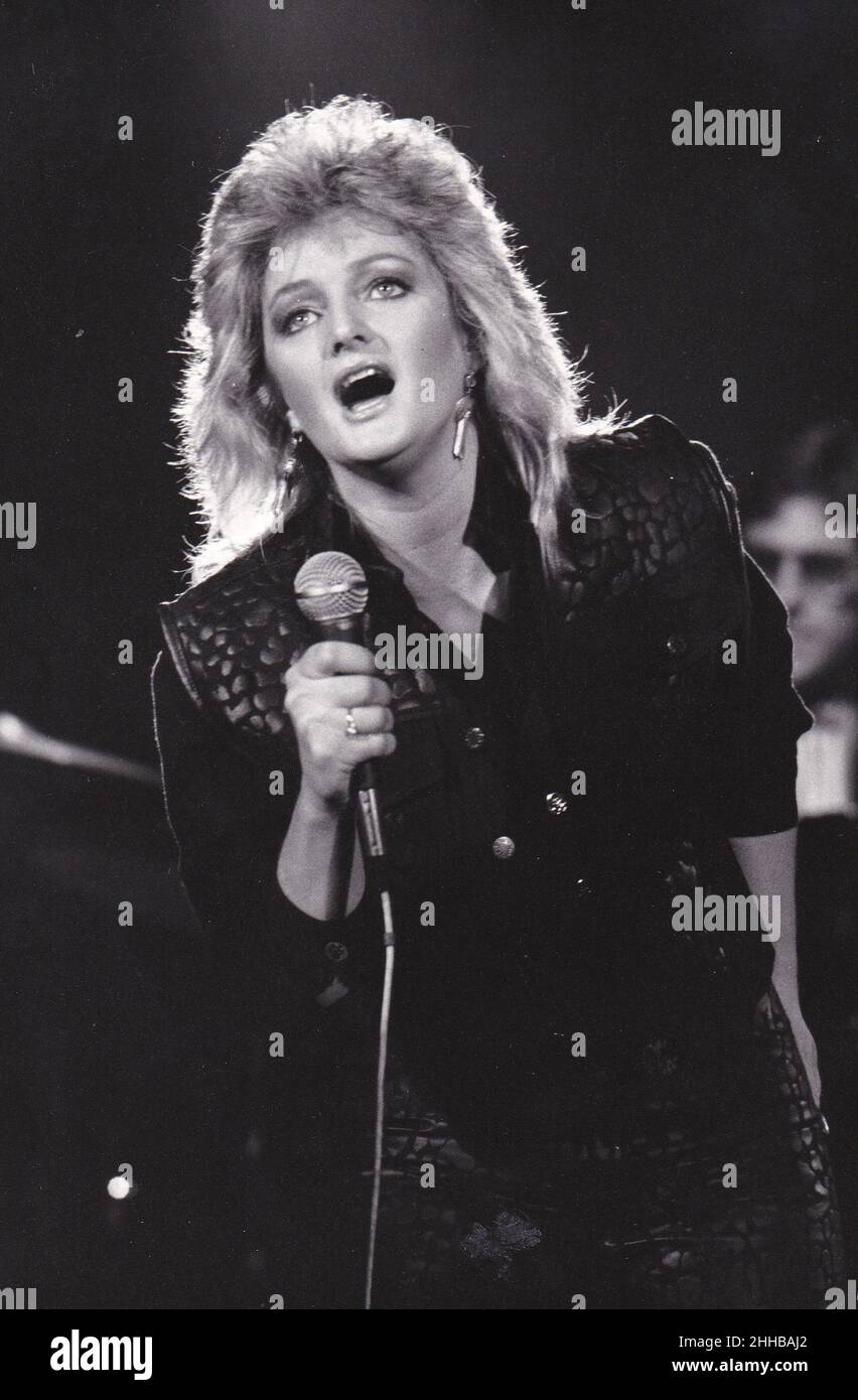 Bonnie Tyler performs circa 1983 Credit: Ron Wolfson / Rock Negatives ...
