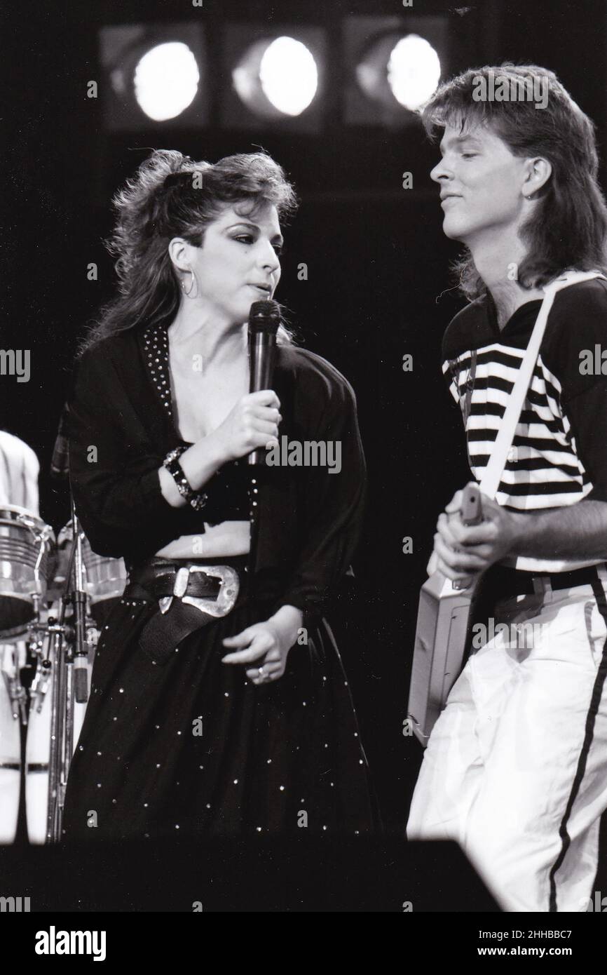 Gloria estefan 1988 hi-res stock photography and images - Alamy