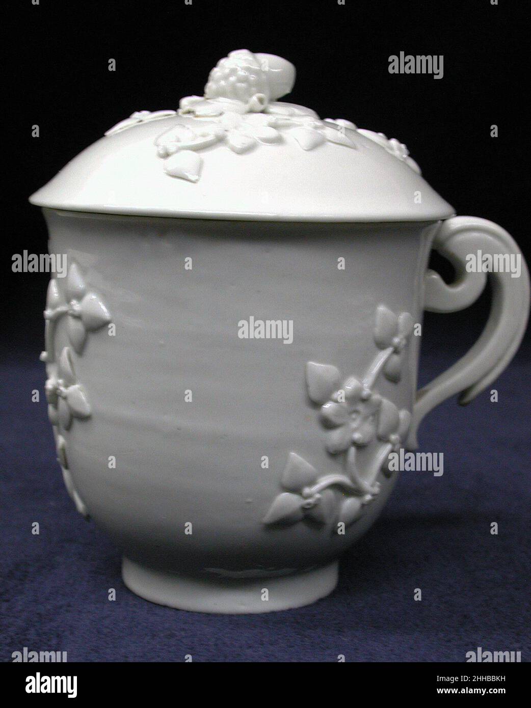 Cup with cover ca. 1735–40 Chantilly The gift of the Hans Syz ...