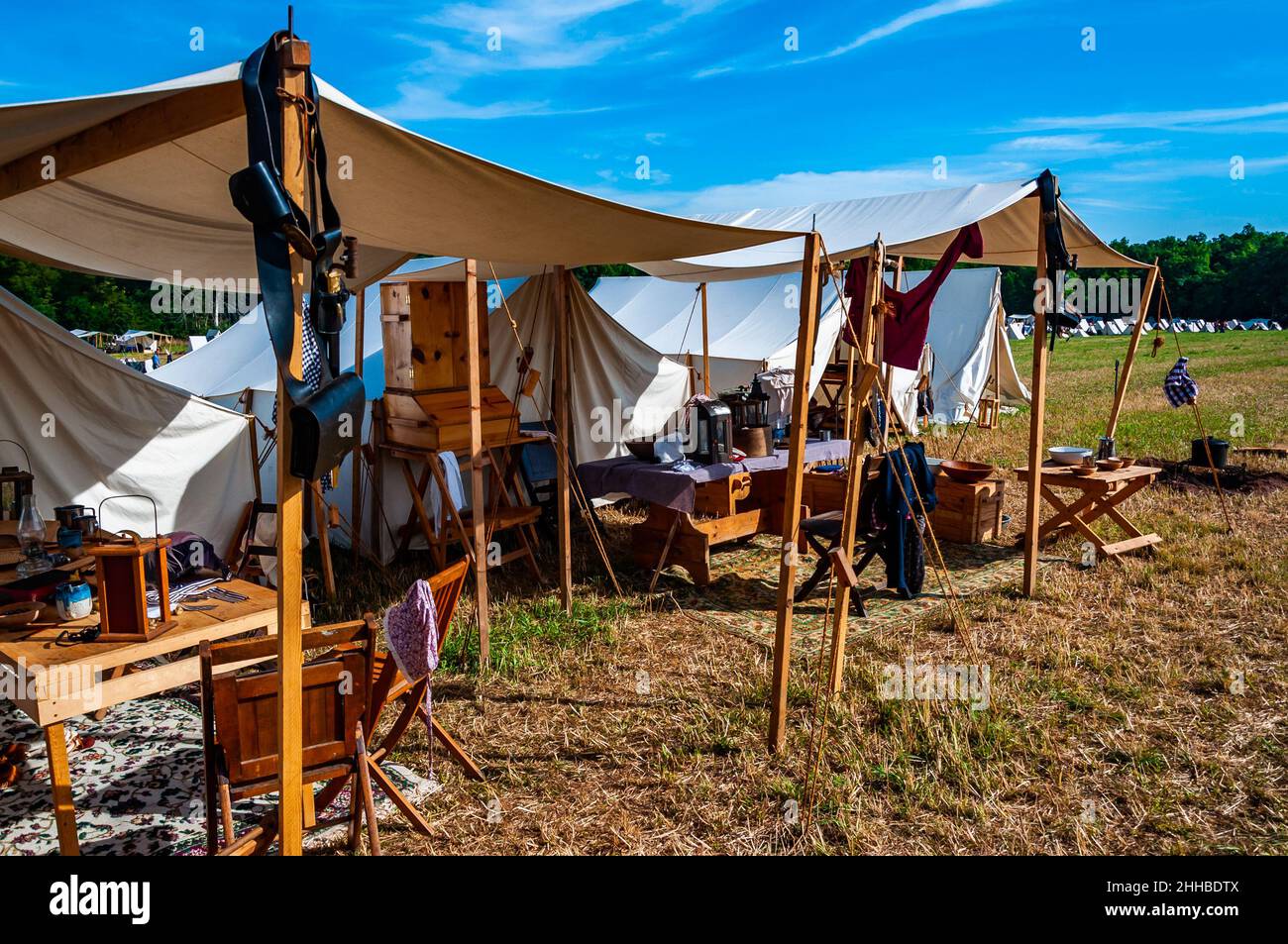 Civil war reenactment tents hi-res stock photography and images - Alamy