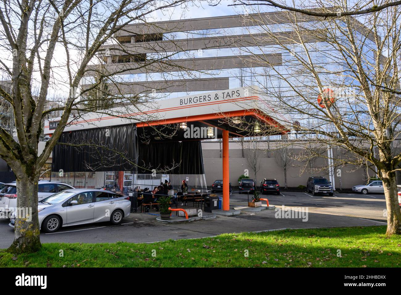 MERCER ISLAND, WA, USA – JANUARY 22, 2022: Downtown Mercer Island ...