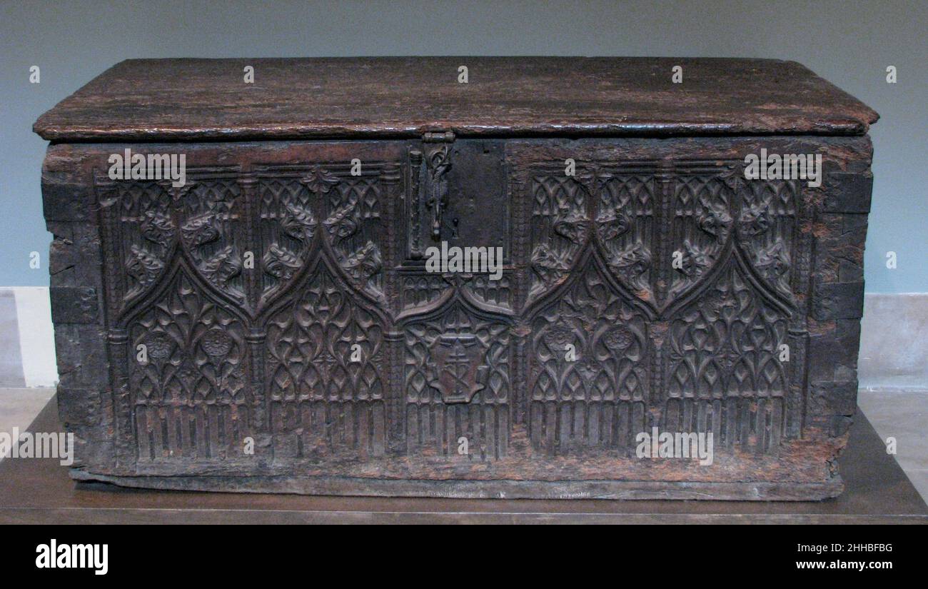 French medieval chest hi-res stock photography and images - Alamy