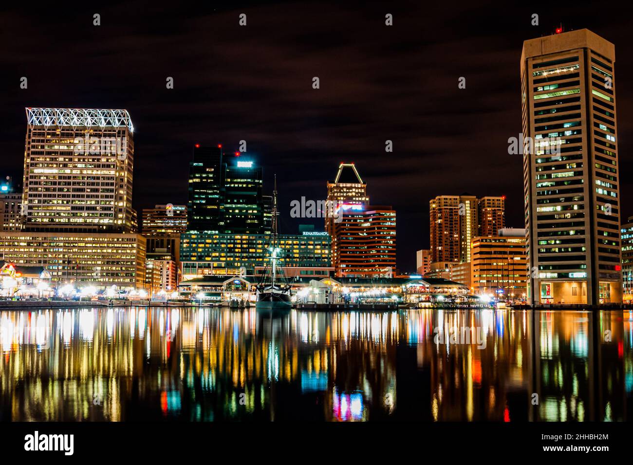 Baltimores harbor skyline hi-res stock photography and images - Alamy