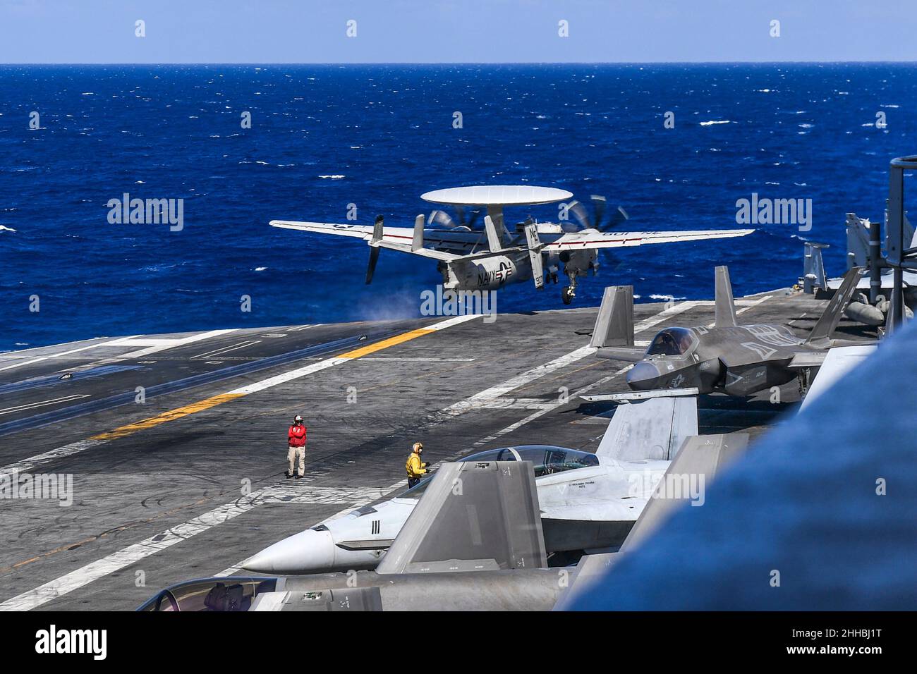 220120-N-YN807-1312 PHILIPPINE SEA (Jan. 20, 2022) An E2-D Advanced ...