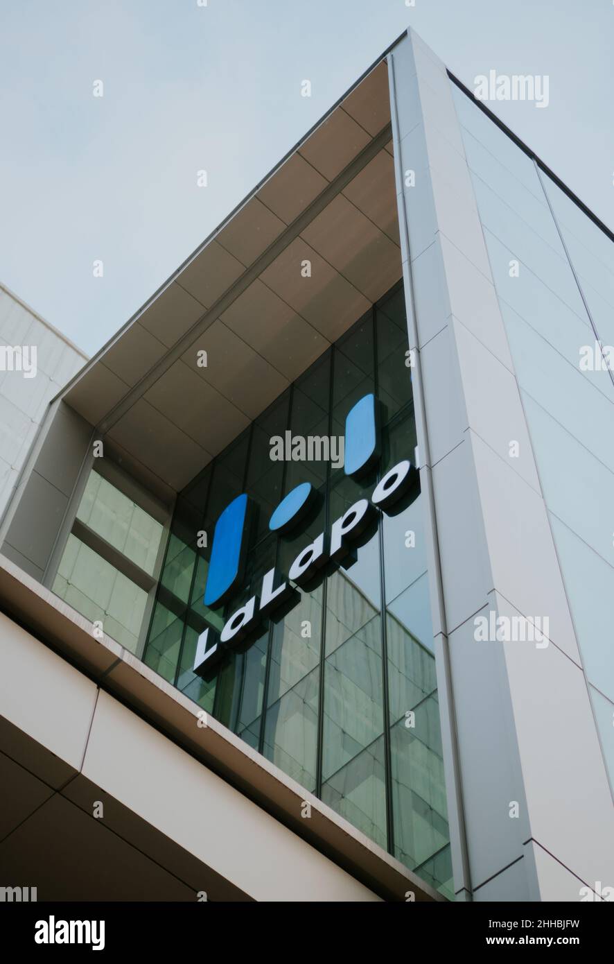 New Lalaport Mall in Malaysia. A very beautiful architecture including ...
