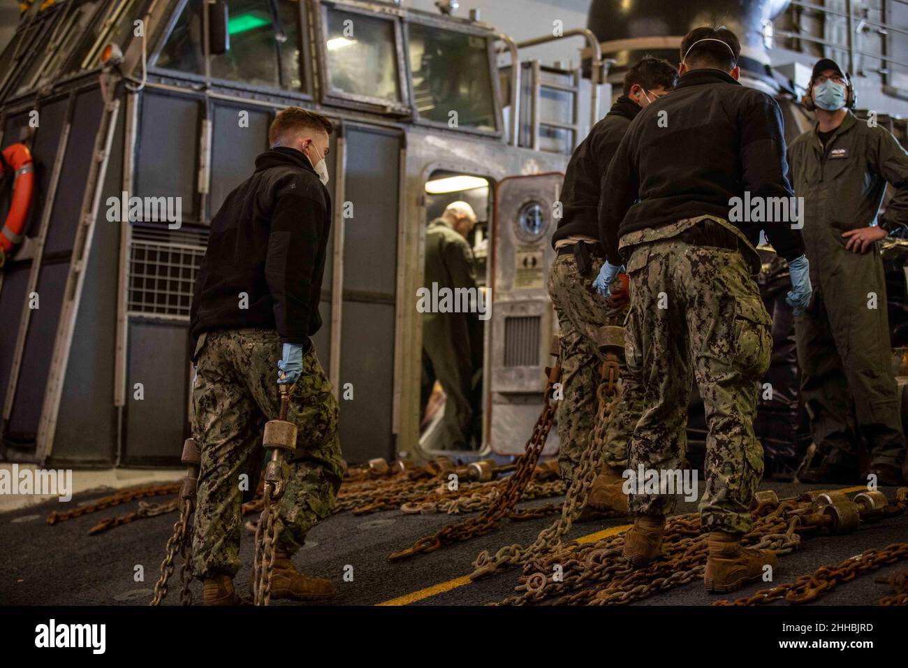 ATLANTIC OCEAN – Sailors assigned to Assault Craft Unit (ACU) 4 stage ...