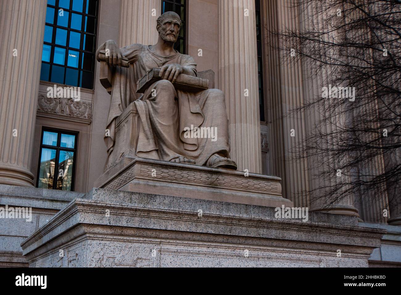 Statue of study hi-res stock photography and images - Alamy