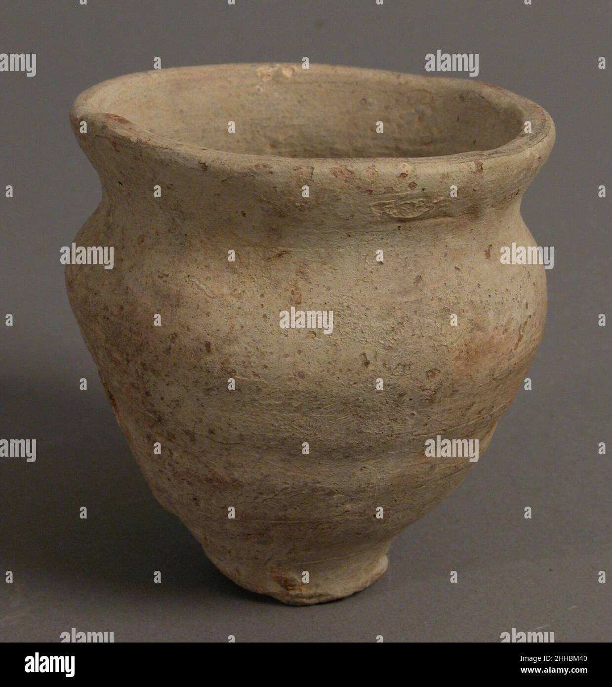 Ancient egyptian earthenware pot hi-res stock photography and images ...