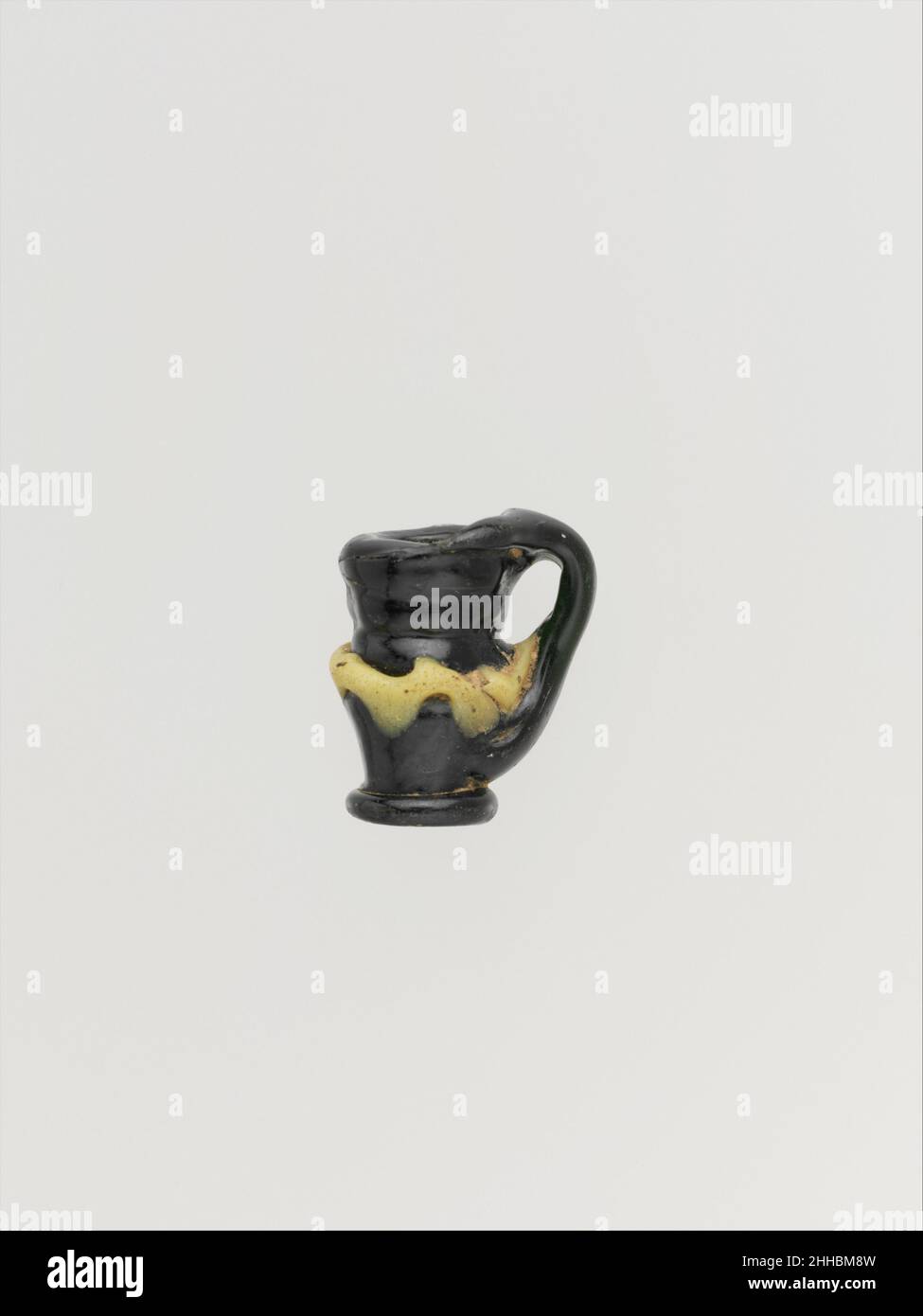 Pale yellow body hi-res stock photography and images - Alamy