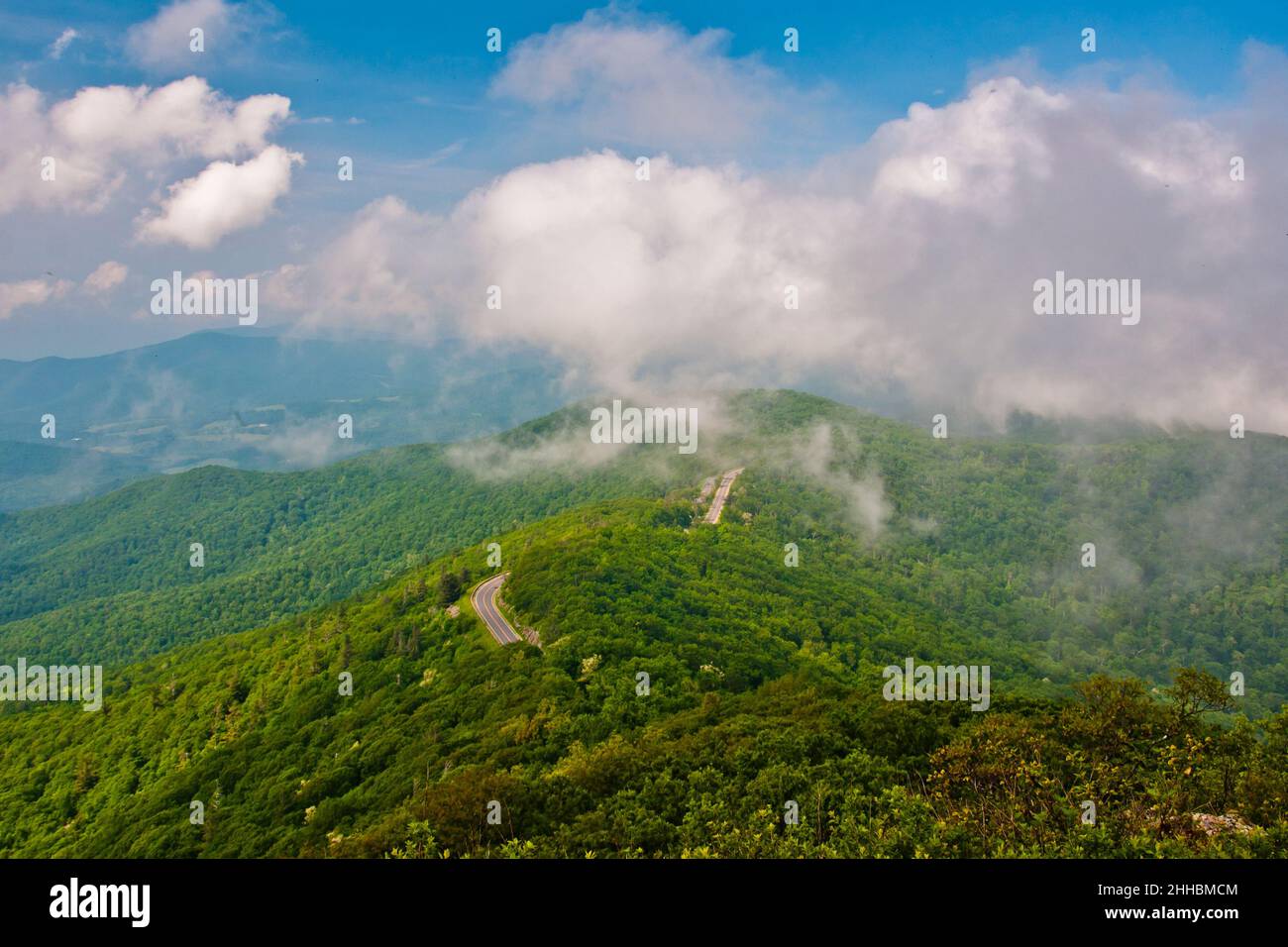 View of Skyline Drive and Appalachian Mountains, Shenandoah National ...