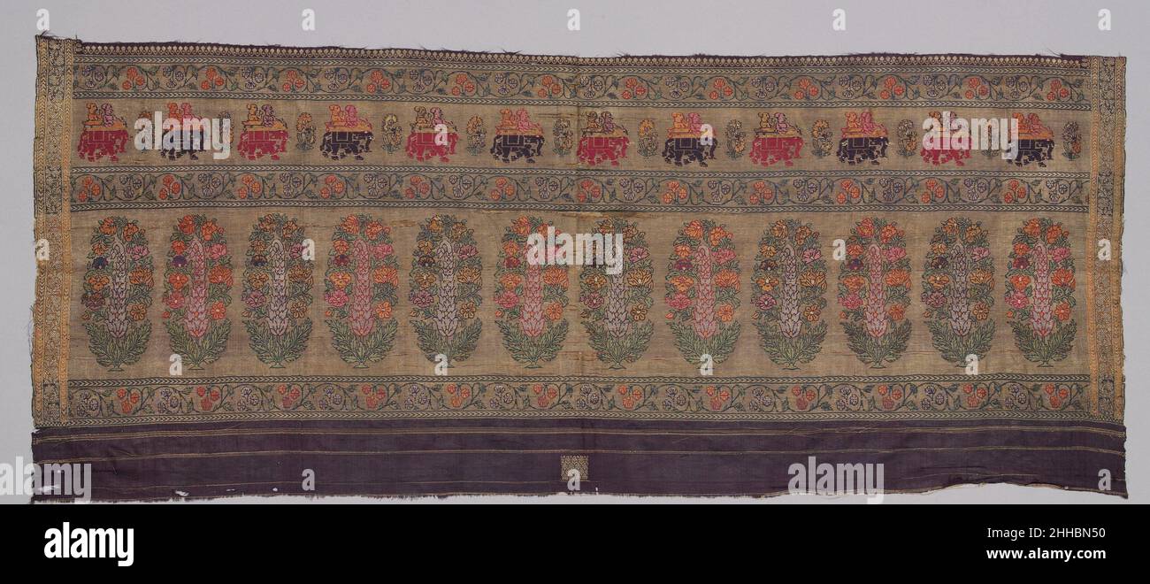 Sari border hi-res stock photography and images - Alamy